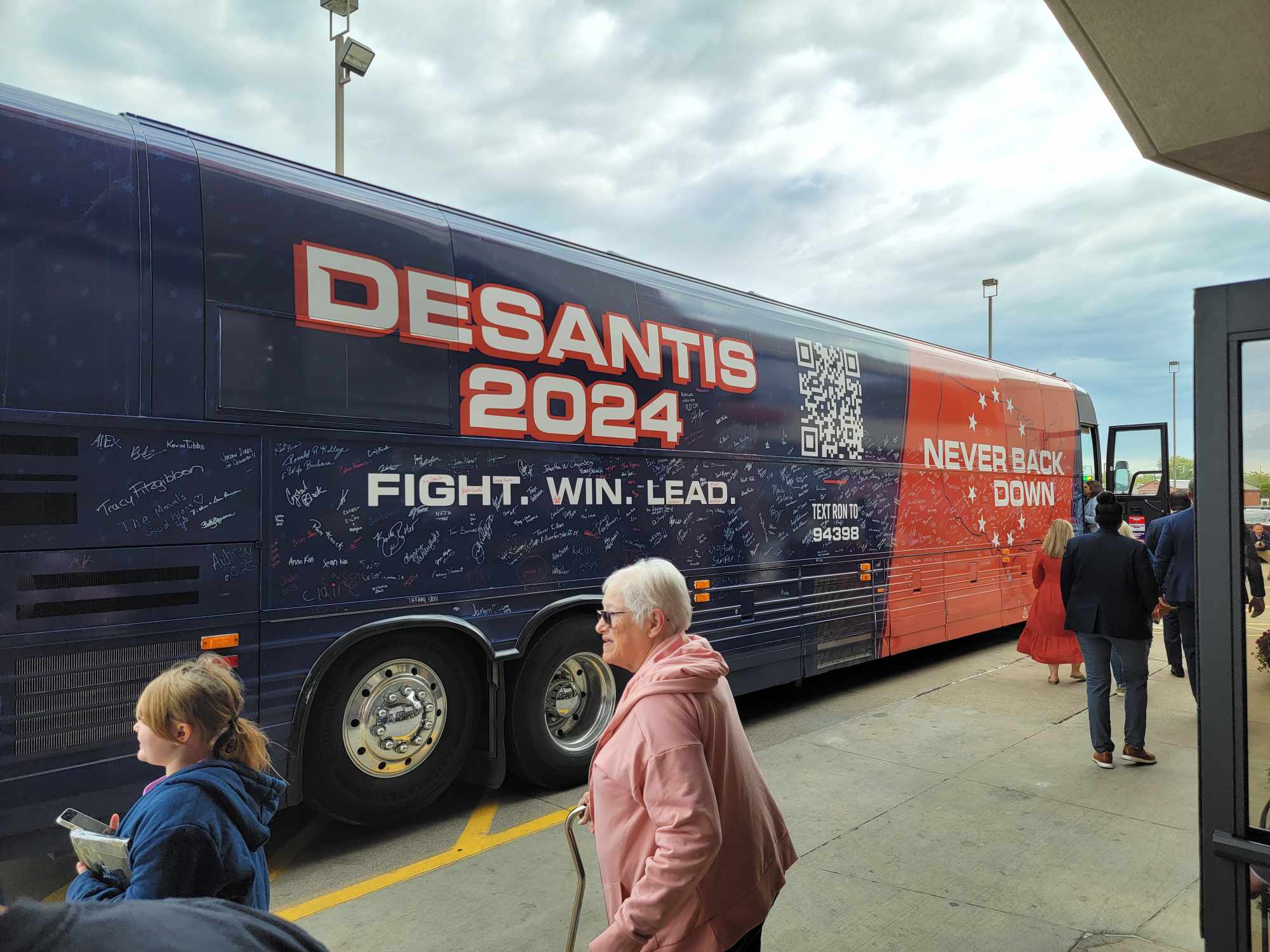 Ron DeSantis Enjoys Warm Coffee in Mt. Pleasant – KILJ Radio