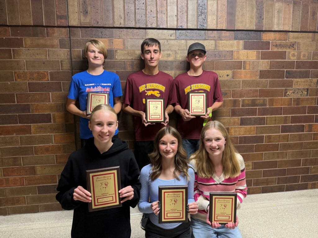 Mt. Pleasant’s Cross Country Team Awards – KILJ Radio